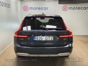 Blue Volvo V90 2022 in Tallinn, with an engine capacity of 2.00 L and mileage of 88 thousand km for 34900 €, photo 6 on AUTOMOTO.COM.LV
