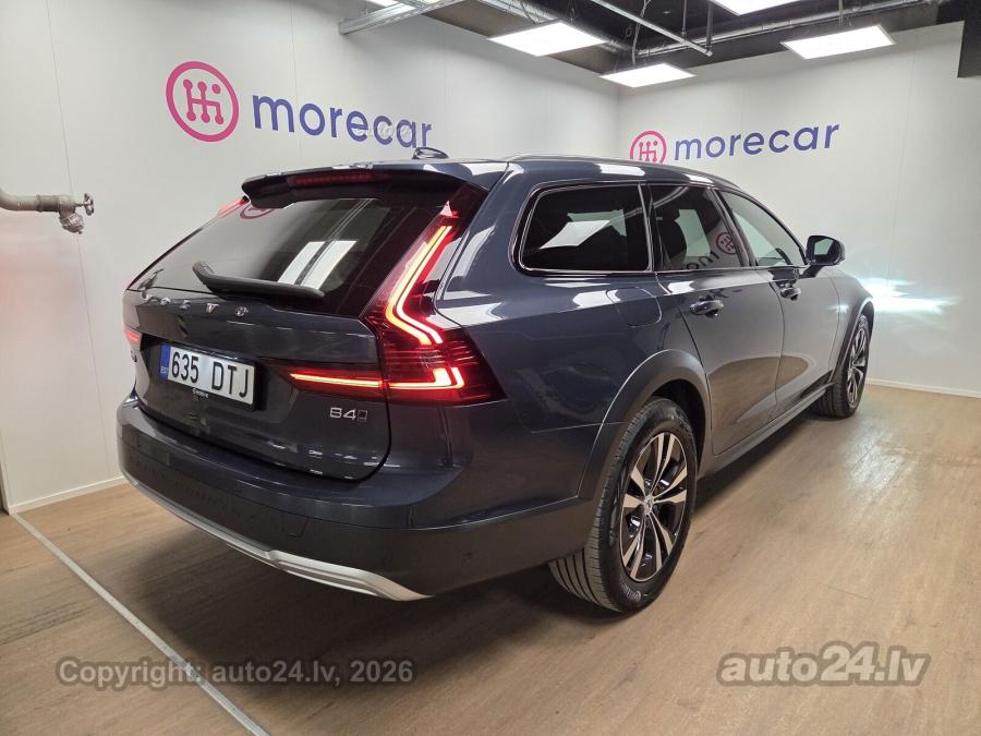 Blue Volvo V90 2022 in Tallinn, with an engine capacity of 2.00 L and mileage of 88 thousand km for 34900 €, photo 7 on AUTOMOTO.COM.LV