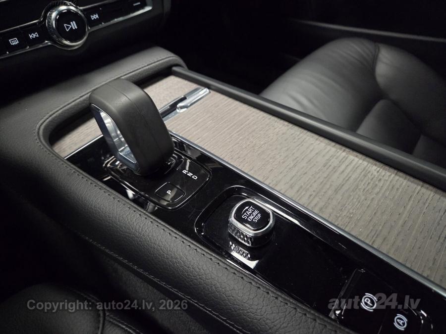 Blue Volvo V90 2022 in Tallinn, with an engine capacity of 2.00 L and mileage of 88 thousand km for 34900 €, photo 12 on AUTOMOTO.COM.LV