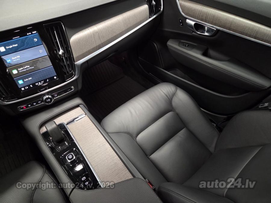 Blue Volvo V90 2022 in Tallinn, with an engine capacity of 2.00 L and mileage of 88 thousand km for 34900 €, photo 16 on AUTOMOTO.COM.LV