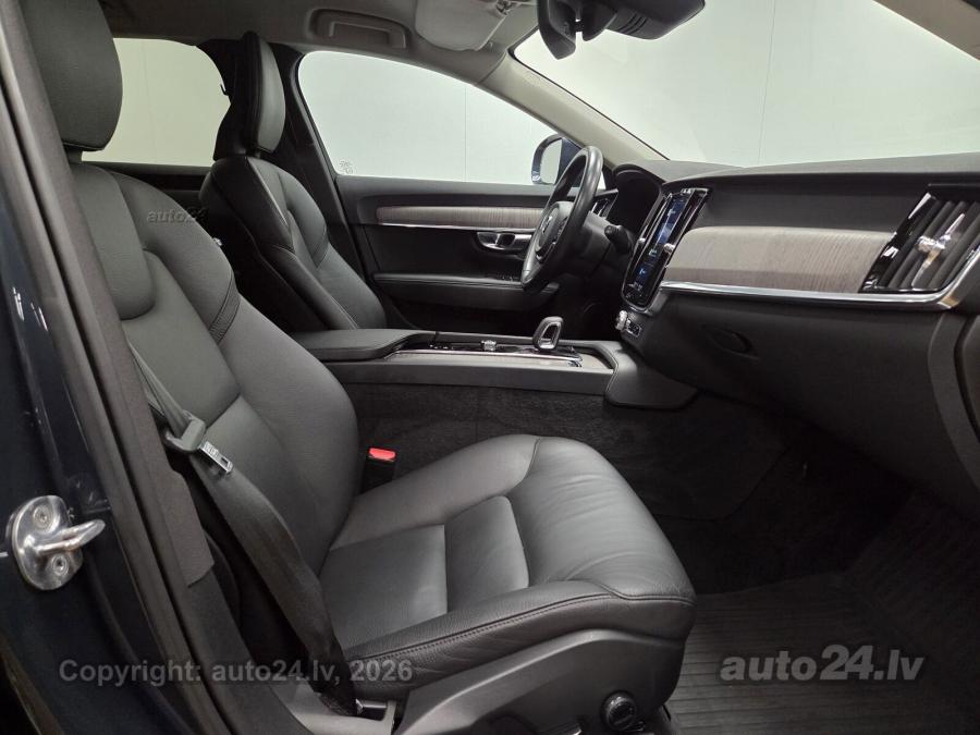 Blue Volvo V90 2022 in Tallinn, with an engine capacity of 2.00 L and mileage of 88 thousand km for 34900 €, photo 17 on AUTOMOTO.COM.LV