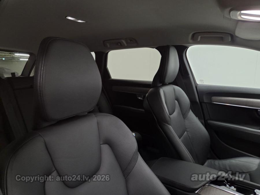 Blue Volvo V90 2022 in Tallinn, with an engine capacity of 2.00 L and mileage of 88 thousand km for 34900 €, photo 18 on AUTOMOTO.COM.LV