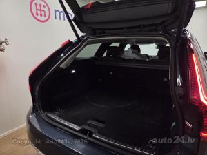 Blue Volvo V90 2022 in Tallinn, with an engine capacity of 2.00 L and mileage of 88 thousand km for 34900 €, photo 21 on AUTOMOTO.COM.LV