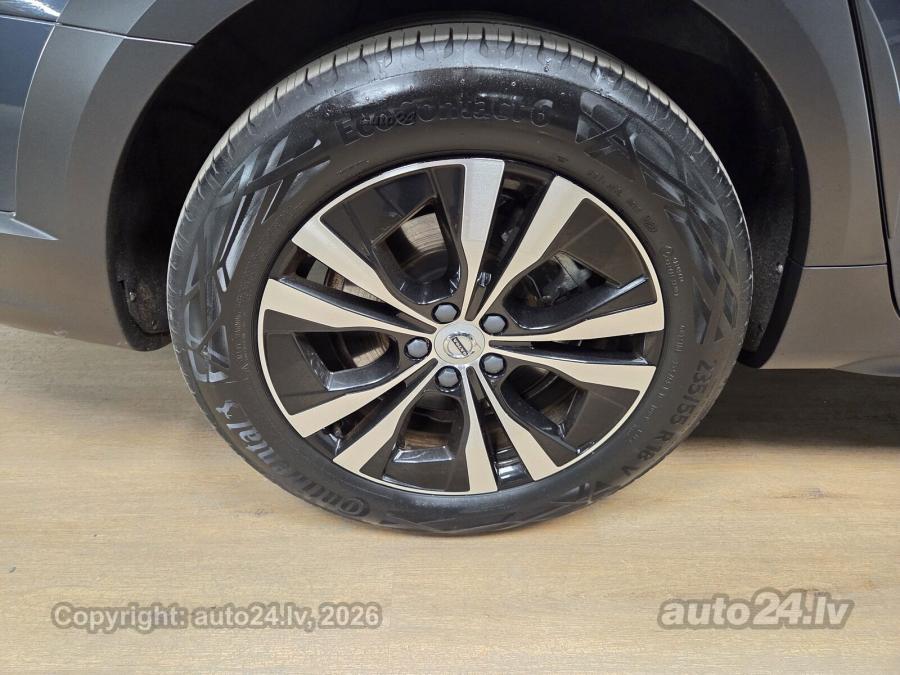 Blue Volvo V90 2022 in Tallinn, with an engine capacity of 2.00 L and mileage of 88 thousand km for 34900 €, photo 23 on AUTOMOTO.COM.LV