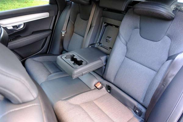 Zils Volvo V90 2022 Šauļi, ar dzinēja tilpumu 2.00 L un nobraukumu 287 tūkst. km par 17300 €, foto 7 vietnē AUTOMOTO.COM.LV