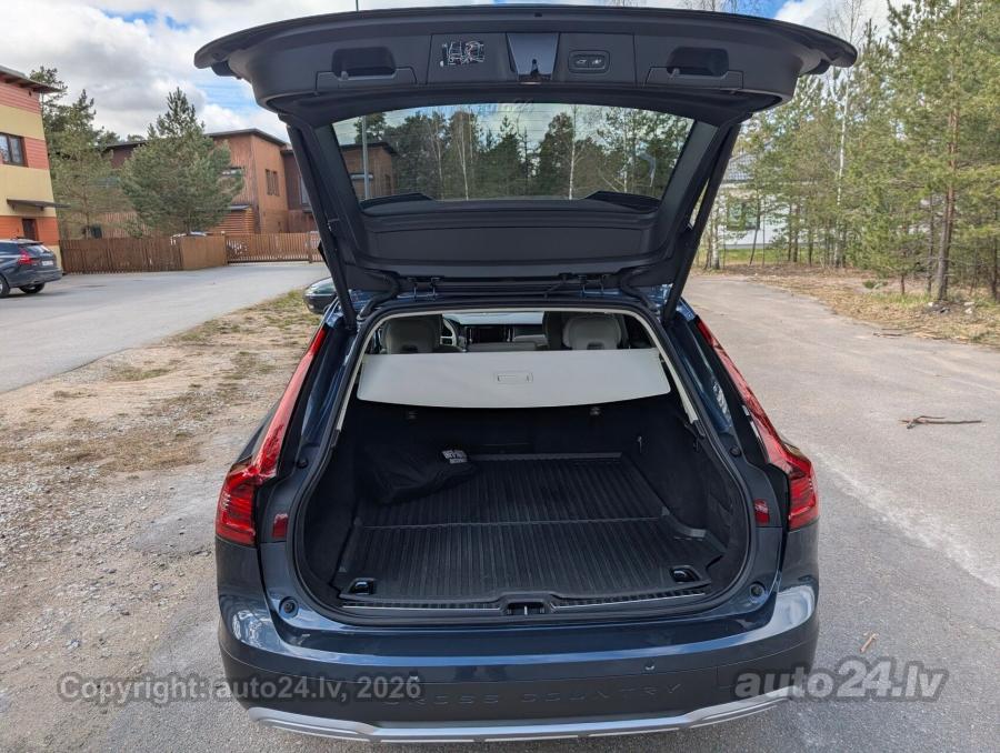 Zils Volvo V90 2023 Tallina, ar dzinēja tilpumu 2.00 L un nobraukumu 42 tūkst. km par 51990 €, foto 8 vietnē AUTOMOTO.COM.LV