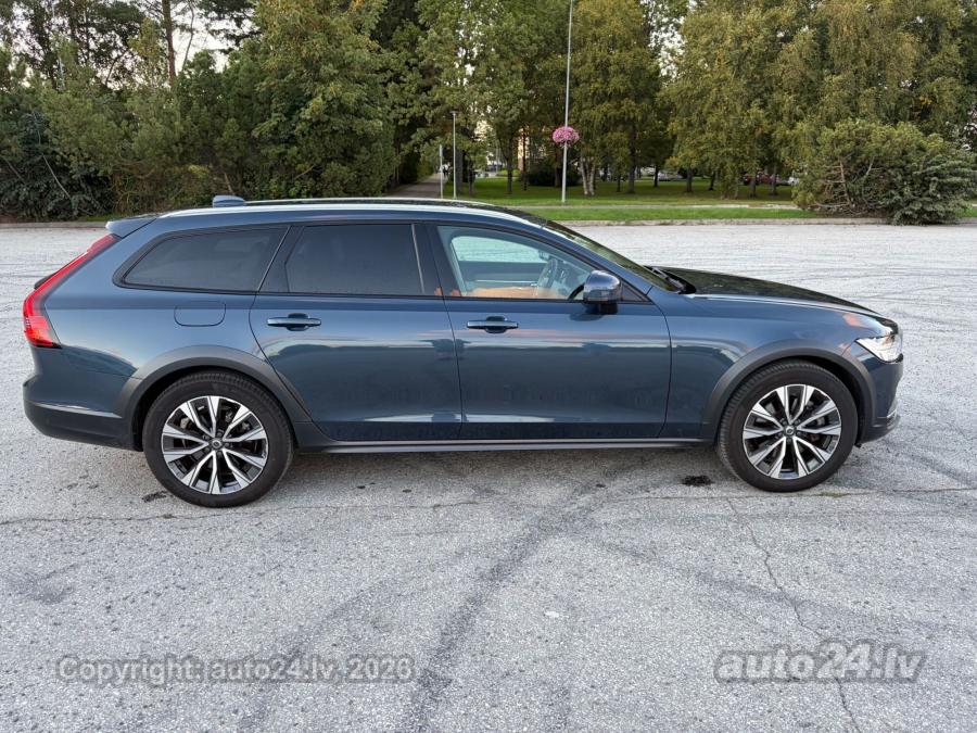 Zils Volvo V90 2023 Tallina, ar dzinēja tilpumu 2.00 L un nobraukumu 43 tūkst. km par 42900 €, foto 4 vietnē AUTOMOTO.COM.LV