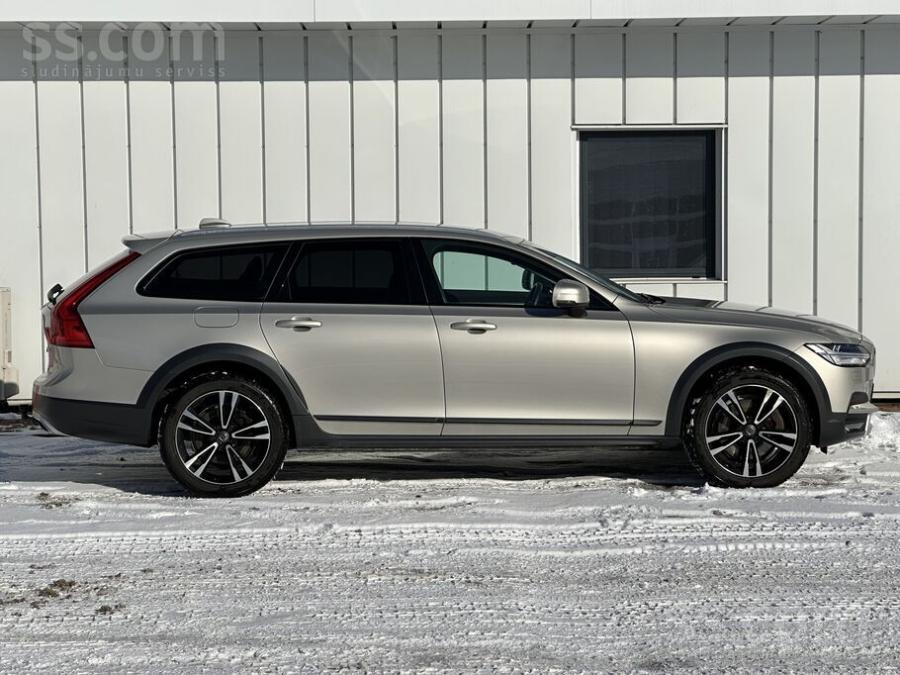 Brūns Volvo V90 2019 Rīga, ar dzinēja tilpumu 2.00 L un nobraukumu 203 tūkst. km par 22100 €, foto 9 vietnē AUTOMOTO.COM.LV