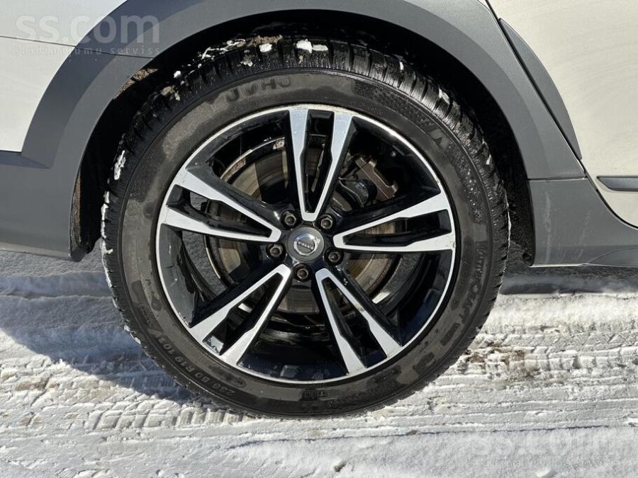 Brūns Volvo V90 2019 Rīga, ar dzinēja tilpumu 2.00 L un nobraukumu 203 tūkst. km par 22100 €, foto 34 vietnē AUTOMOTO.COM.LV