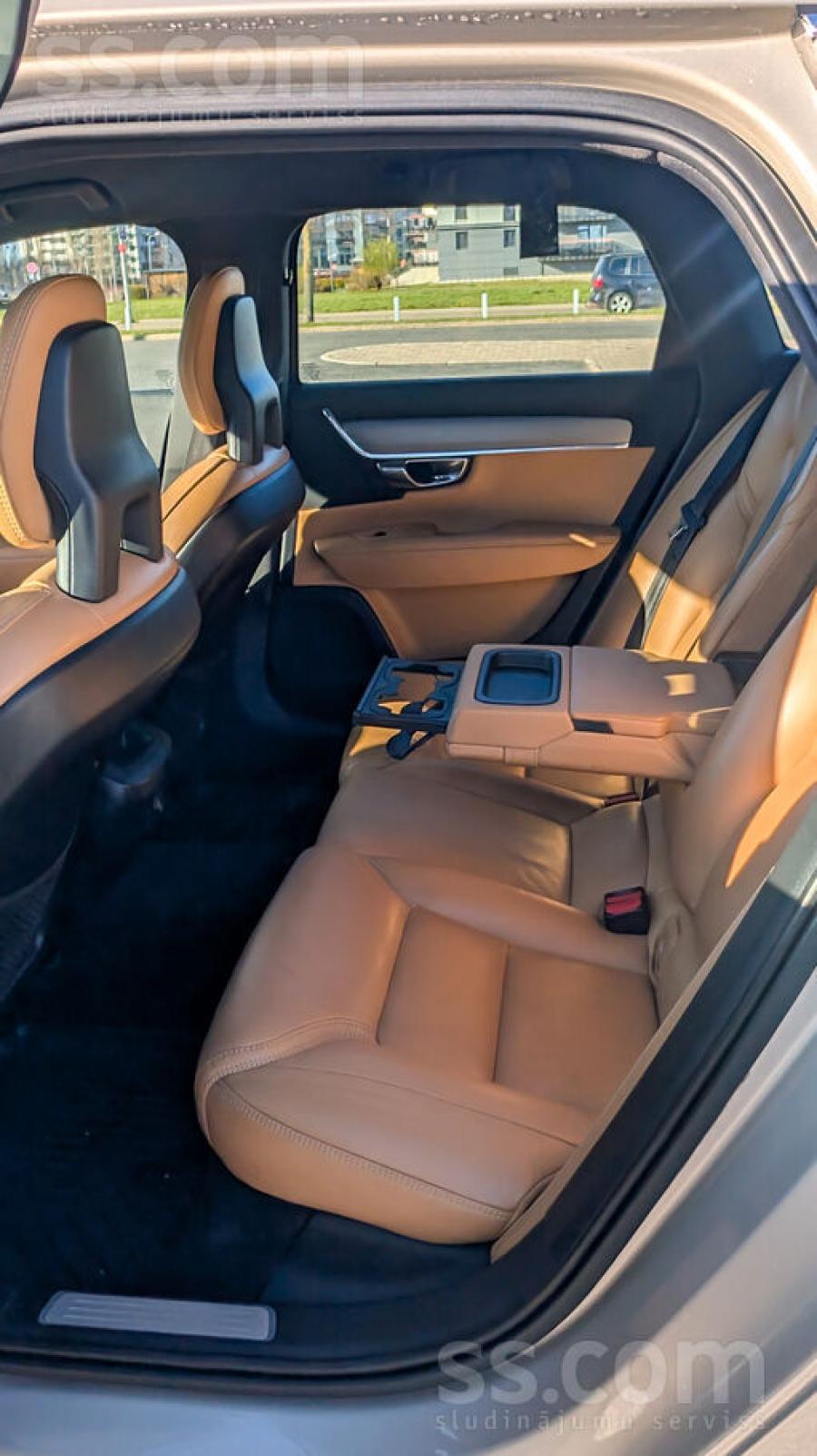 Brown Volvo V90 2017 in Riga, with an engine capacity of 2.00 L and mileage of 190 thousand km for 16200 €, photo 8 on AUTOMOTO.COM.LV