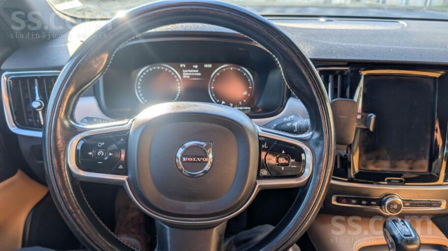 Brown Volvo V90 2017 in Riga, with an engine capacity of 2.00 L and mileage of 190 thousand km for 16200 €, photo 9 on AUTOMOTO.COM.LV