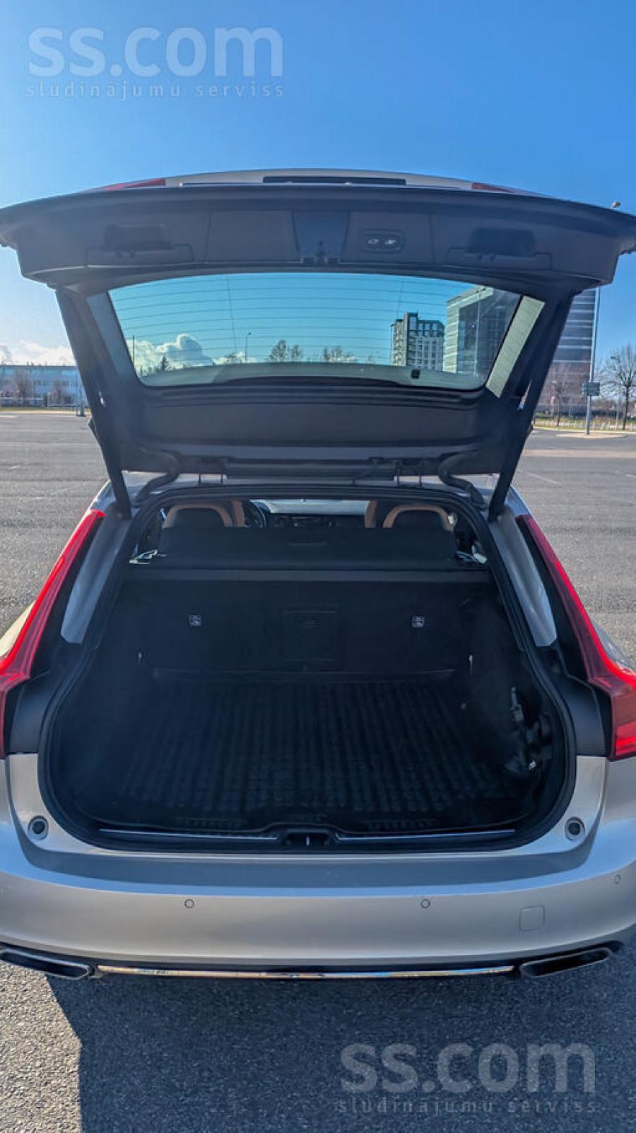 Brown Volvo V90 2017 in Riga, with an engine capacity of 2.00 L and mileage of 190 thousand km for 16200 €, photo 11 on AUTOMOTO.COM.LV