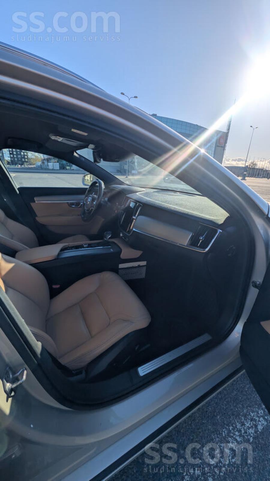Brown Volvo V90 2017 in Riga, with an engine capacity of 2.00 L and mileage of 190 thousand km for 16200 €, photo 12 on AUTOMOTO.COM.LV