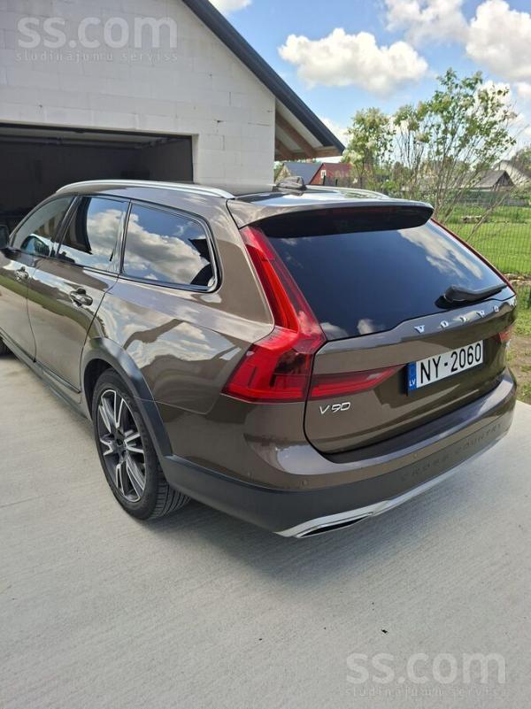 Brown Volvo V90 2017 in Preili, with an engine capacity of 2.00 L and mileage of 201 thousand km for 20500 €, photo 5 on AUTOMOTO.COM.LV