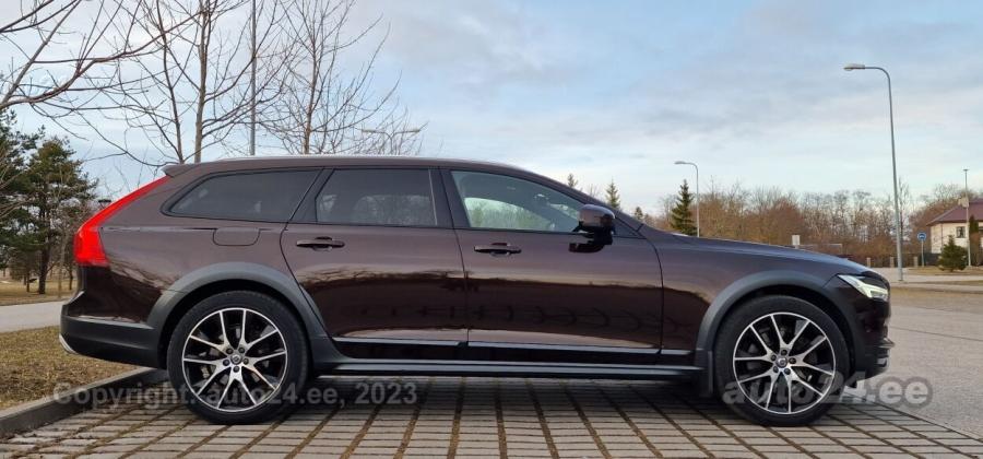 Brūns Volvo V90 2017 Kuresāre, ar dzinēja tilpumu 2.00 L un nobraukumu 180 tūkst. km par 22500 €, foto 12 vietnē AUTOMOTO.COM.LV