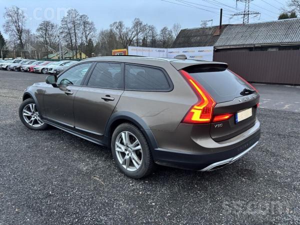 Brūns Volvo V90 2017 Rīga, ar dzinēja tilpumu 2.00 L un nobraukumu 259 tūkst. km par 19950 €, foto 4 vietnē AUTOMOTO.COM.LV