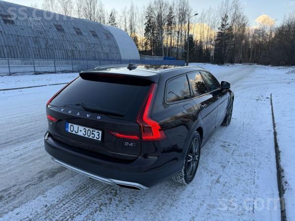 Brown Volvo V90 2017 in Riga, with an engine capacity of 2.00 L and mileage of 202 thousand km for 20500 €, photo 5 on AUTOMOTO.COM.LV