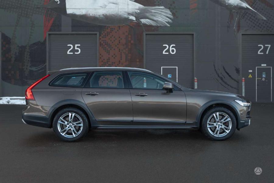 Brūns Volvo V90 2017 Kauņa, ar dzinēja tilpumu 1.97 L un nobraukumu 272 tūkst. km par 18800 €, foto 4 vietnē AUTOMOTO.COM.LV
