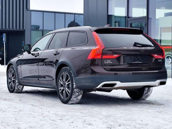 Brūns Volvo V90 2017 Šauļi, ar dzinēja tilpumu 2.00 L un nobraukumu 0 tūkst. km par 17300 €, foto 5 vietnē AUTOMOTO.COM.LV