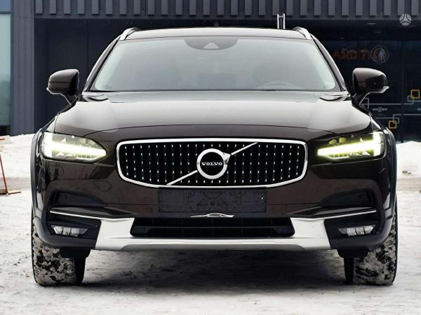 Brown Volvo V90 2017 in Siauliai, with an engine capacity of 2.00 L and mileage of 281 thousand km for 17300 €, photo 2 on AUTOMOTO.COM.LV