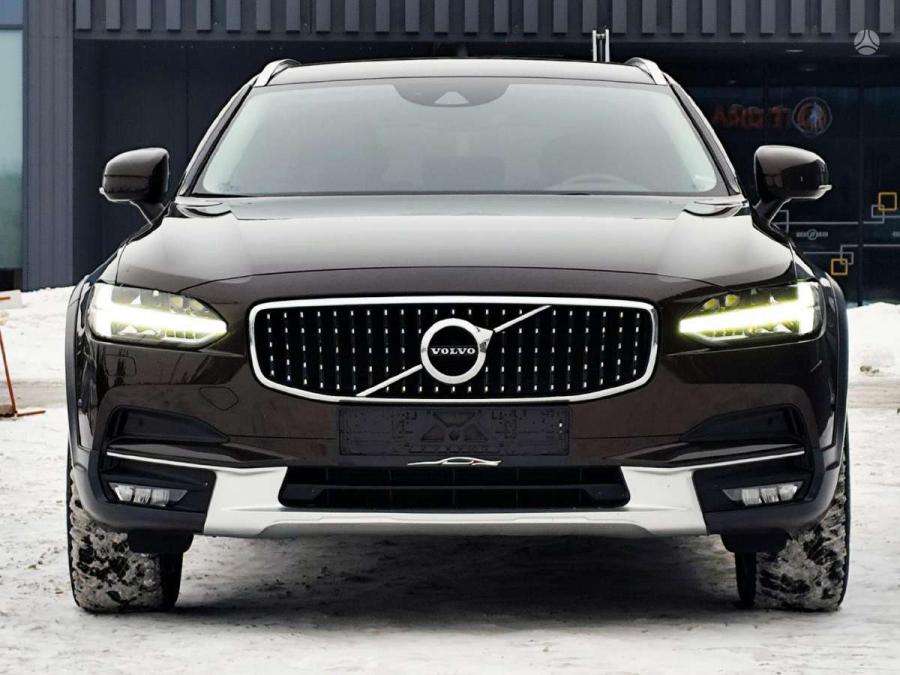 Brown Volvo V90 2017 in Siauliai, with an engine capacity of 2.00 L and mileage of 281 thousand km for 17300 €, photo 2 on AUTOMOTO.COM.LV