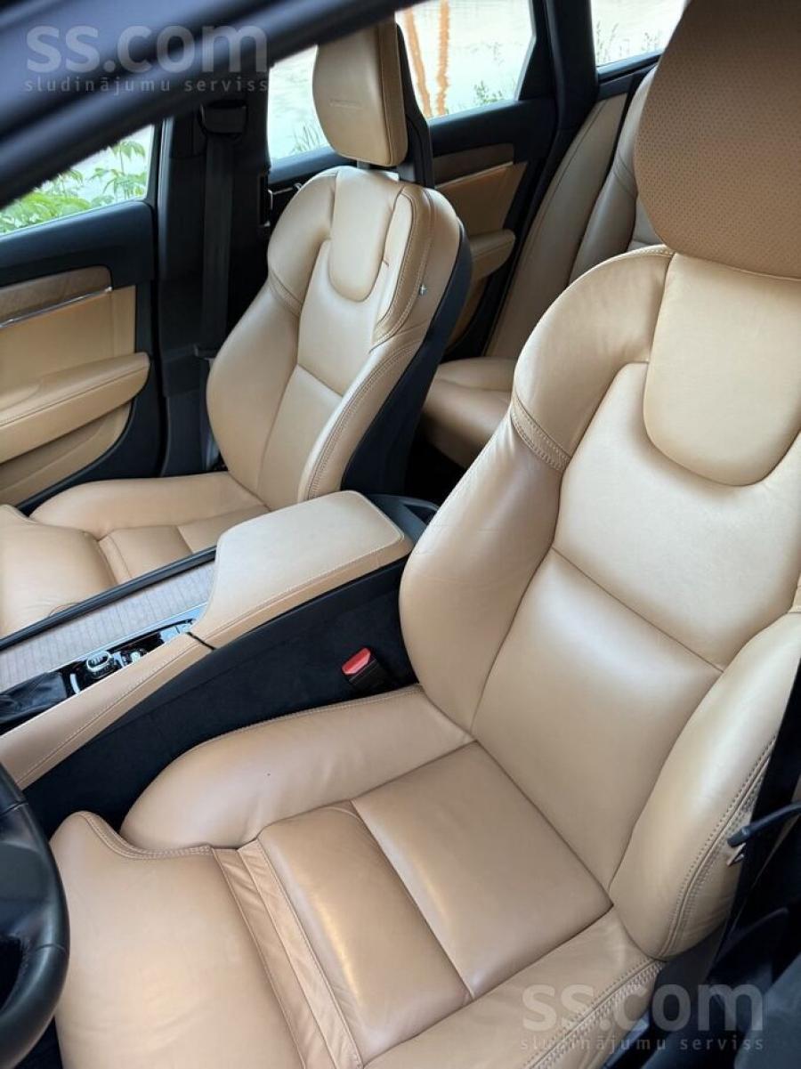 Brown Volvo V90 2017 in Riga, with an engine capacity of 2.00 L and mileage of 106 thousand km for 17950 €, photo 9 on AUTOMOTO.COM.LV
