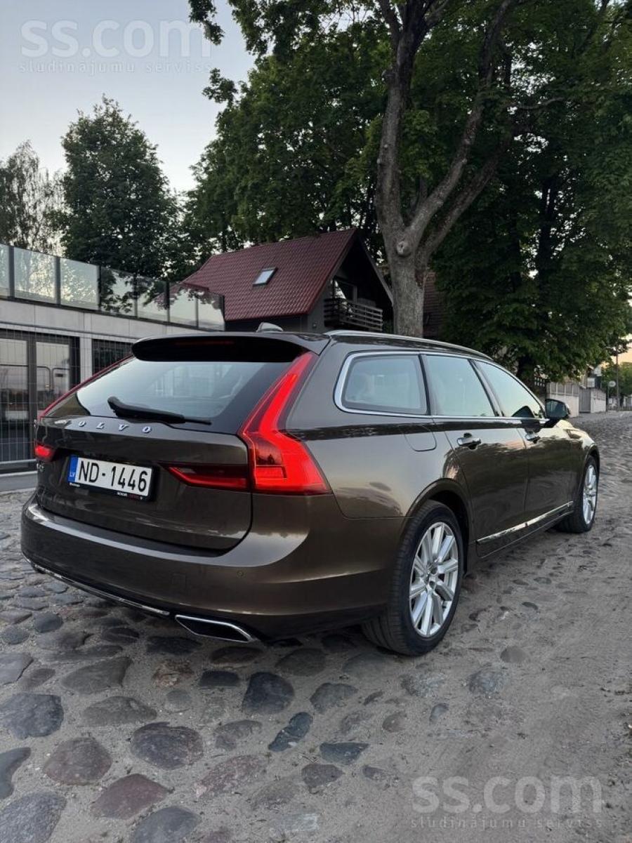 Brown Volvo V90 2017 in Riga, with an engine capacity of 2.00 L and mileage of 106 thousand km for 17950 €, photo 13 on AUTOMOTO.COM.LV