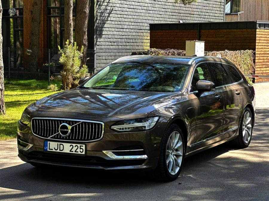 Brown Volvo V90 2017 in Vilnius, with an engine capacity of 1.97 L and mileage of 304 thousand km for 13700 €, photo 1 on AUTOMOTO.COM.LV