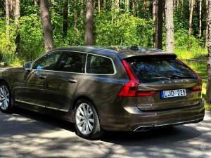 Brown Volvo V90 2017 in Vilnius, with an engine capacity of 1.97 L and mileage of 304 thousand km for 13700 €, photo 3 on AUTOMOTO.COM.LV
