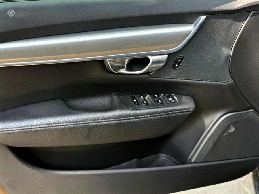 Brown Volvo V90 2017 in Vilnius, with an engine capacity of 1.97 L and mileage of 304 thousand km for 13700 €, photo 9 on AUTOMOTO.COM.LV