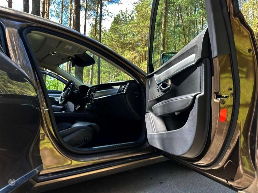 Brown Volvo V90 2017 in Vilnius, with an engine capacity of 1.97 L and mileage of 304 thousand km for 13700 €, photo 11 on AUTOMOTO.COM.LV
