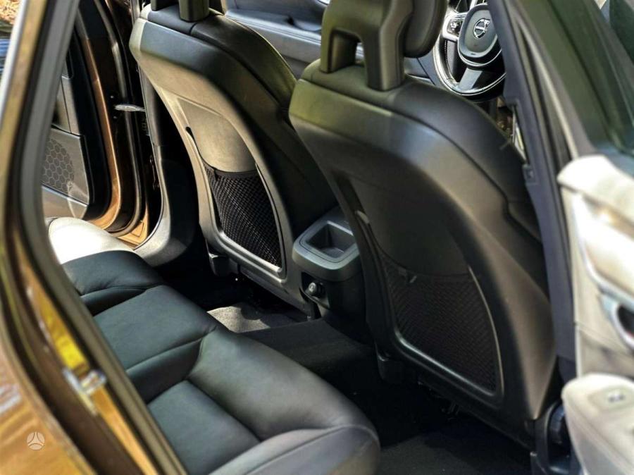 Brown Volvo V90 2017 in Vilnius, with an engine capacity of 1.97 L and mileage of 304 thousand km for 13700 €, photo 14 on AUTOMOTO.COM.LV