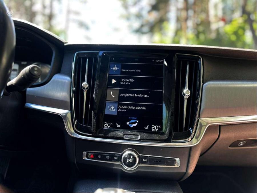 Brown Volvo V90 2017 in Vilnius, with an engine capacity of 1.97 L and mileage of 304 thousand km for 13700 €, photo 17 on AUTOMOTO.COM.LV