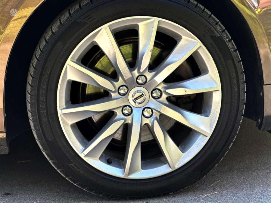 Brown Volvo V90 2017 in Vilnius, with an engine capacity of 1.97 L and mileage of 304 thousand km for 13700 €, photo 19 on AUTOMOTO.COM.LV