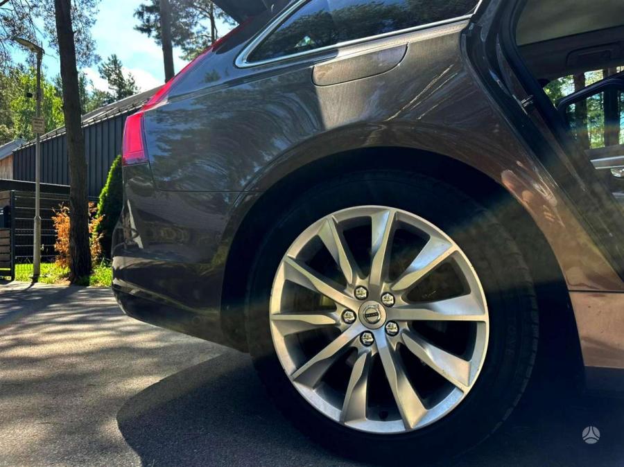 Brown Volvo V90 2017 in Vilnius, with an engine capacity of 1.97 L and mileage of 304 thousand km for 13700 €, photo 20 on AUTOMOTO.COM.LV