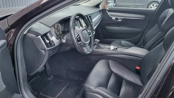 Brown Volvo V90 2017 in Riga, with an engine capacity of 2.00 L and mileage of 245 thousand km for 10500 €, photo 6 on AUTOMOTO.COM.LV