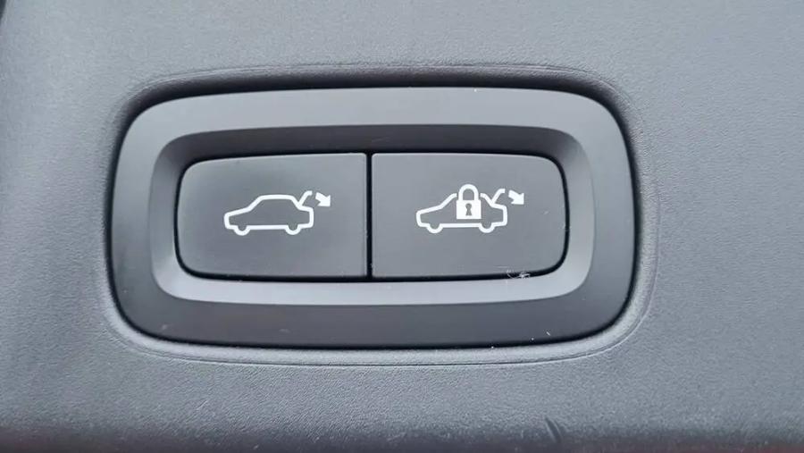 Brūns Volvo V90 2017 Rīga, ar dzinēja tilpumu 2.00 L un nobraukumu 245 tūkst. km par 10500 €, foto 14 vietnē AUTOMOTO.COM.LV