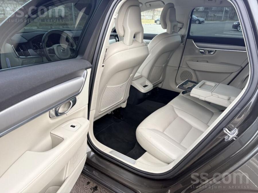 Brown Volvo V90 2017 in Jelgava, with an engine capacity of 2.00 L and mileage of 293 thousand km for 13999 €, photo 15 on AUTOMOTO.COM.LV