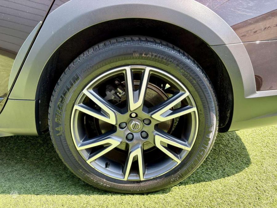 Brūns Volvo V90 2017 Panevēža, ar dzinēja tilpumu 1.97 L un nobraukumu 251 tūkst. km par 17200 €, foto 9 vietnē AUTOMOTO.COM.LV