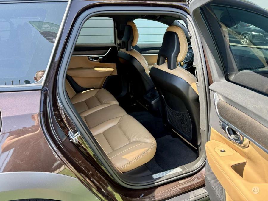 Brūns Volvo V90 2017 Panevēža, ar dzinēja tilpumu 1.97 L un nobraukumu 251 tūkst. km par 17200 €, foto 24 vietnē AUTOMOTO.COM.LV