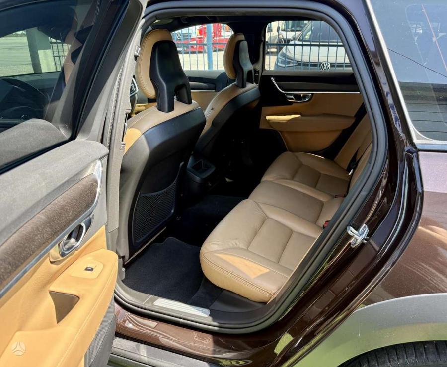 Brūns Volvo V90 2017 Panevēža, ar dzinēja tilpumu 1.97 L un nobraukumu 251 tūkst. km par 17200 €, foto 25 vietnē AUTOMOTO.COM.LV