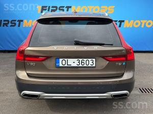 Brown Volvo V90 2017 in Riga, with an engine capacity of 2.00 L and mileage of 270 thousand km for 17750 €, photo 7 on AUTOMOTO.COM.LV