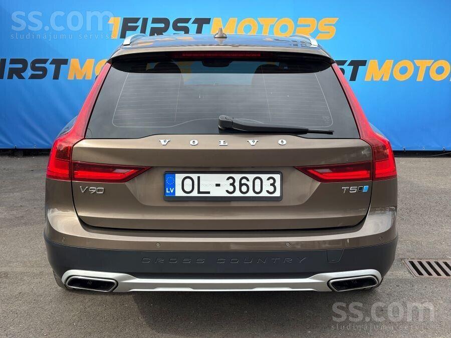 Brown Volvo V90 2017 in Riga, with an engine capacity of 2.00 L and mileage of 270 thousand km for 17750 €, photo 7 on AUTOMOTO.COM.LV