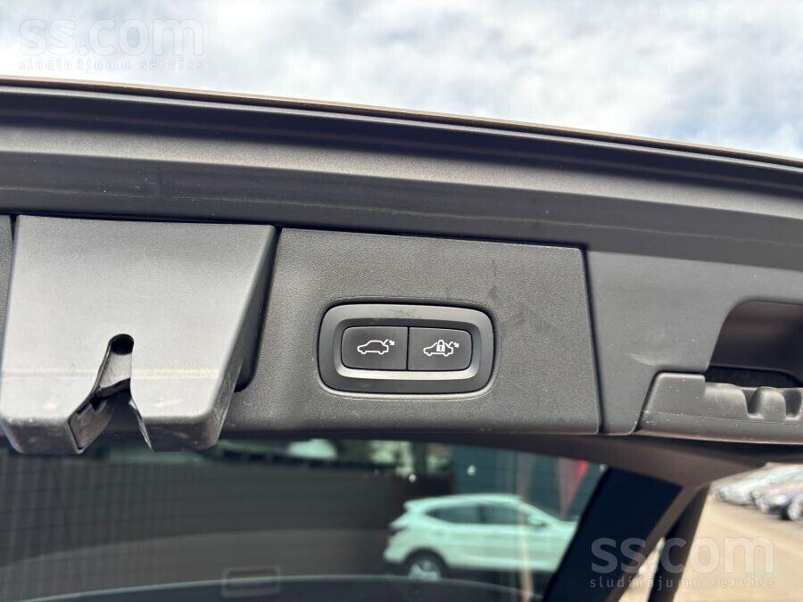 Brown Volvo V90 2017 in Riga, with an engine capacity of 2.00 L and mileage of 270 thousand km for 17750 €, photo 16 on AUTOMOTO.COM.LV