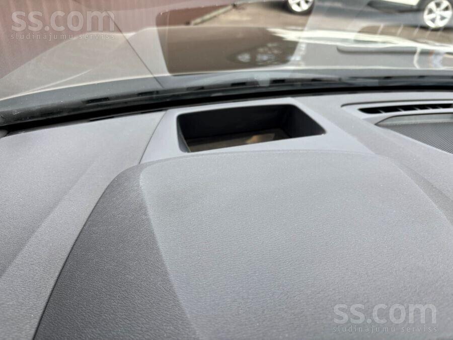 Brown Volvo V90 2017 in Riga, with an engine capacity of 2.00 L and mileage of 270 thousand km for 17750 €, photo 25 on AUTOMOTO.COM.LV