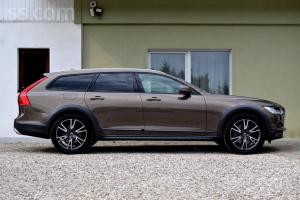 Brown Volvo V90 2017 in Tukums, with an engine capacity of 2.00 L and mileage of 216 thousand km for 20990 €, photo 12 on AUTOMOTO.COM.LV