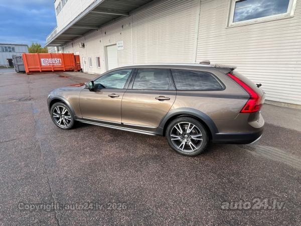 Brown Volvo V90 2017 in Tallinn, with an engine capacity of 2.00 L and mileage of 239 thousand km for 19500 €, photo 3 on AUTOMOTO.COM.LV
