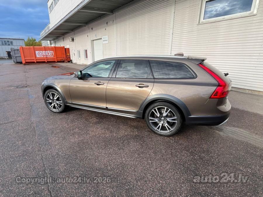 Brūns Volvo V90 2017 Tallina, ar dzinēja tilpumu 2.00 L un nobraukumu 239 tūkst. km par 19500 €, foto 4 vietnē AUTOMOTO.COM.LV