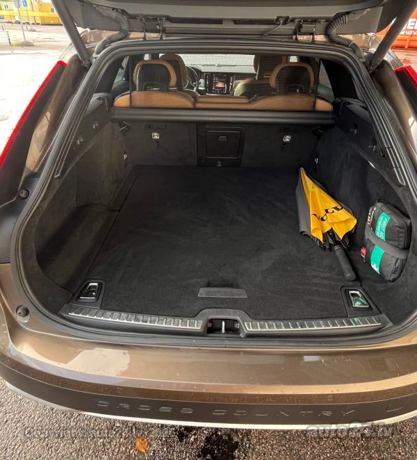 Brown Volvo V90 2017 in Tallinn, with an engine capacity of 2.00 L and mileage of 239 thousand km for 19500 €, photo 5 on AUTOMOTO.COM.LV