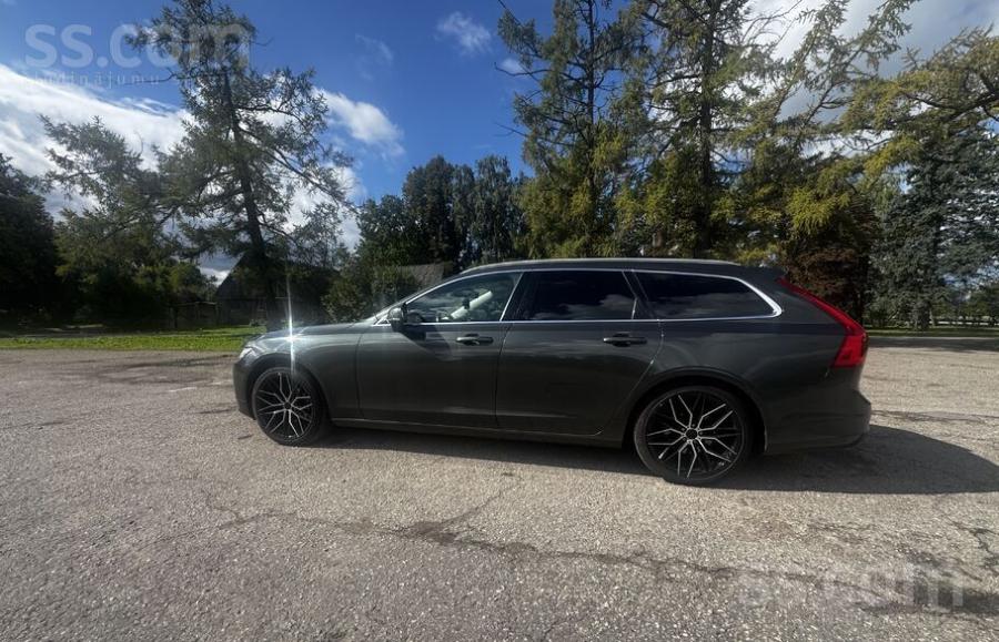 Brown Volvo V90 2017 in Riga, with an engine capacity of 2.00 L and mileage of 295 thousand km for 12500 €, photo 10 on AUTOMOTO.COM.LV